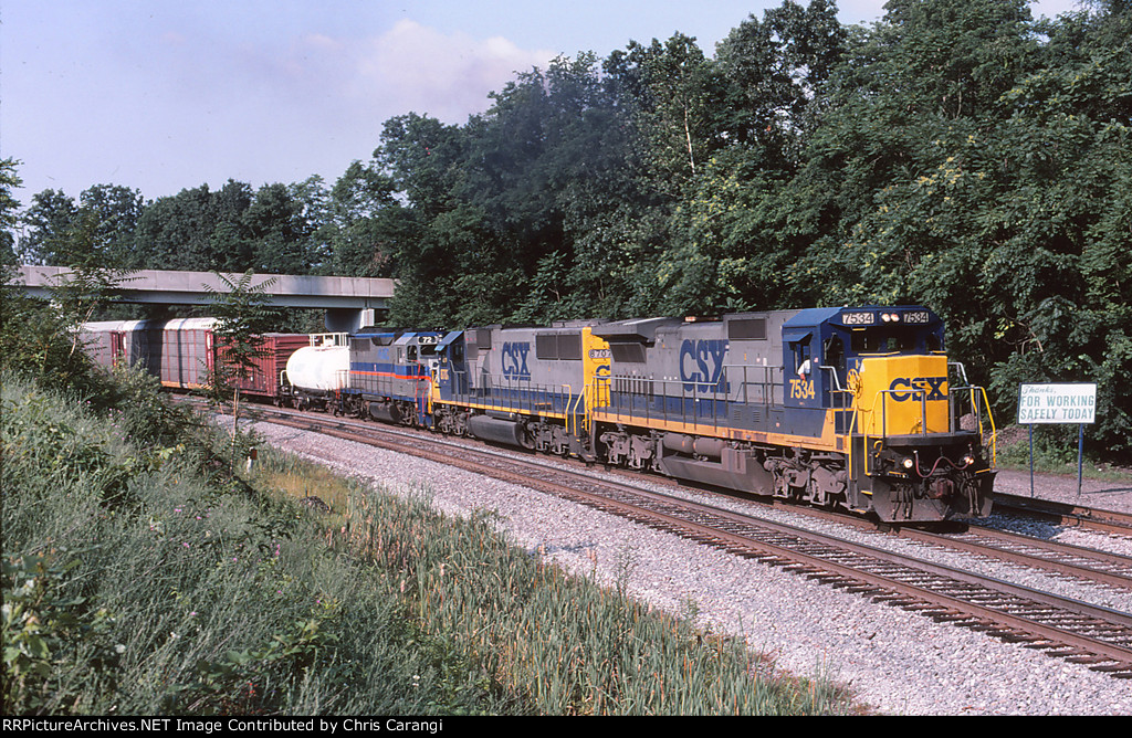 CSXT 7534 on Q341